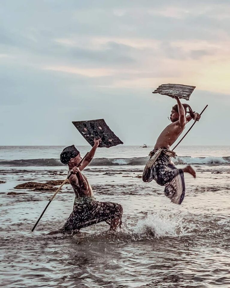 Mengenal lebih dekat tradisi Peresean, pertunjukan tarung khas Lombok ...