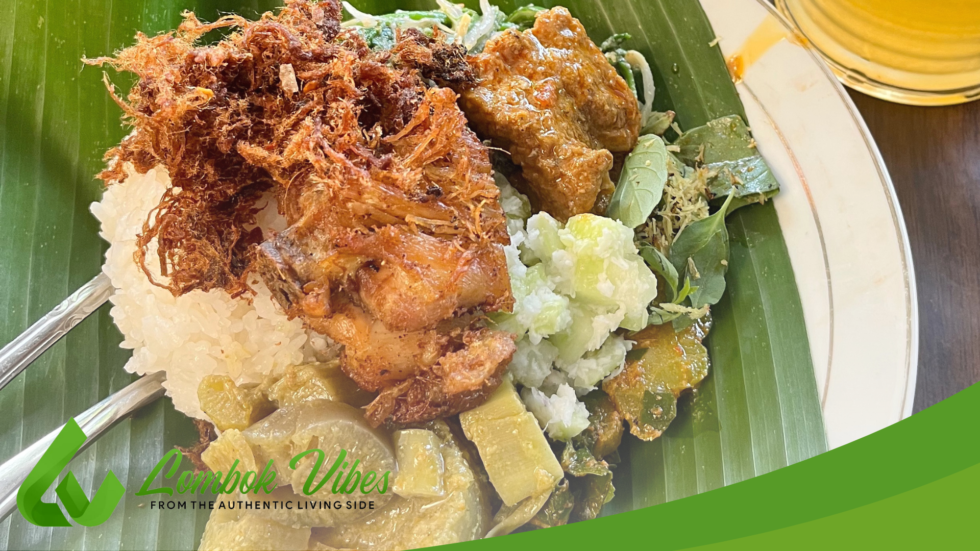 Nikmatnya sajian Nasi Ebatan Bu Atik, kuliner legendaris khas Sasak ...